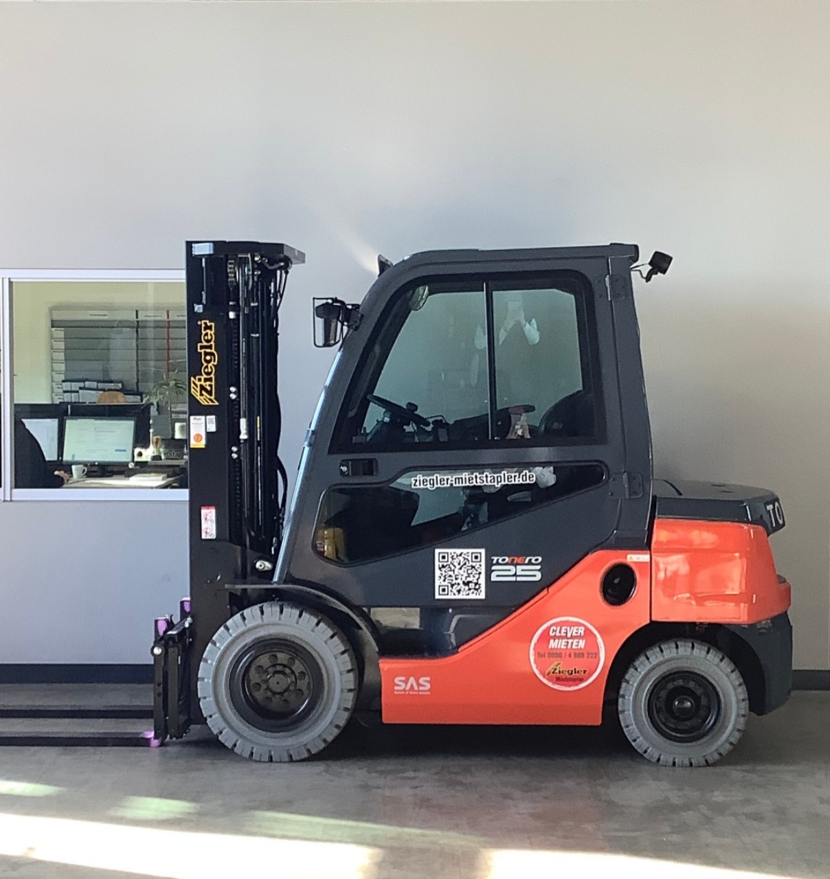 Toyota Diesel-Gabelstapler 8FDF25 günstig flexibel mieten – Ziegler ...